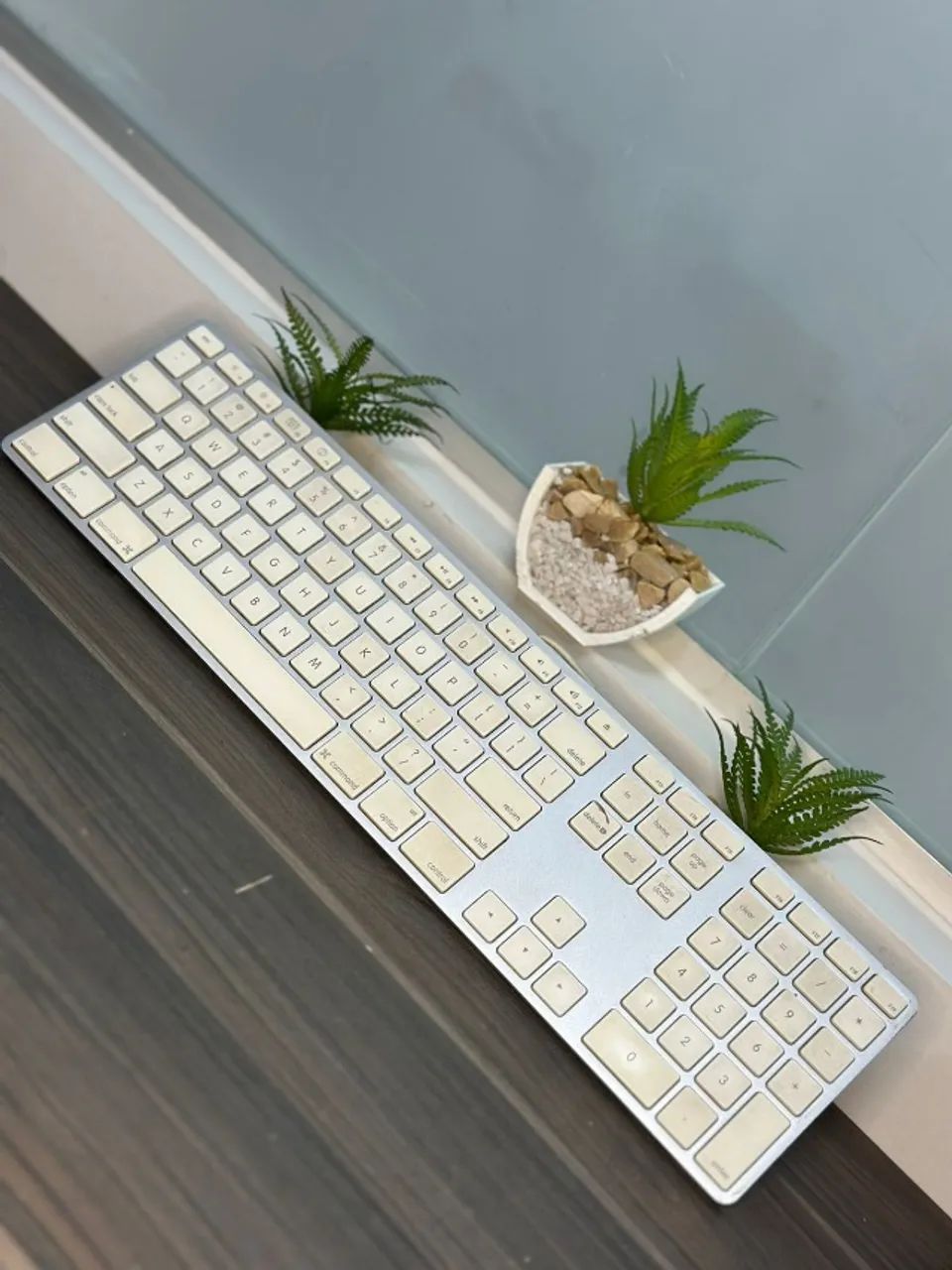 Teclado Apple Magic Keyboard A1243 Branco Com teclado numérico Seminovo ...