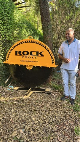 Serra Hidráulica Para Retro Escavadeira Rocha e Concreto - Máquinas ...