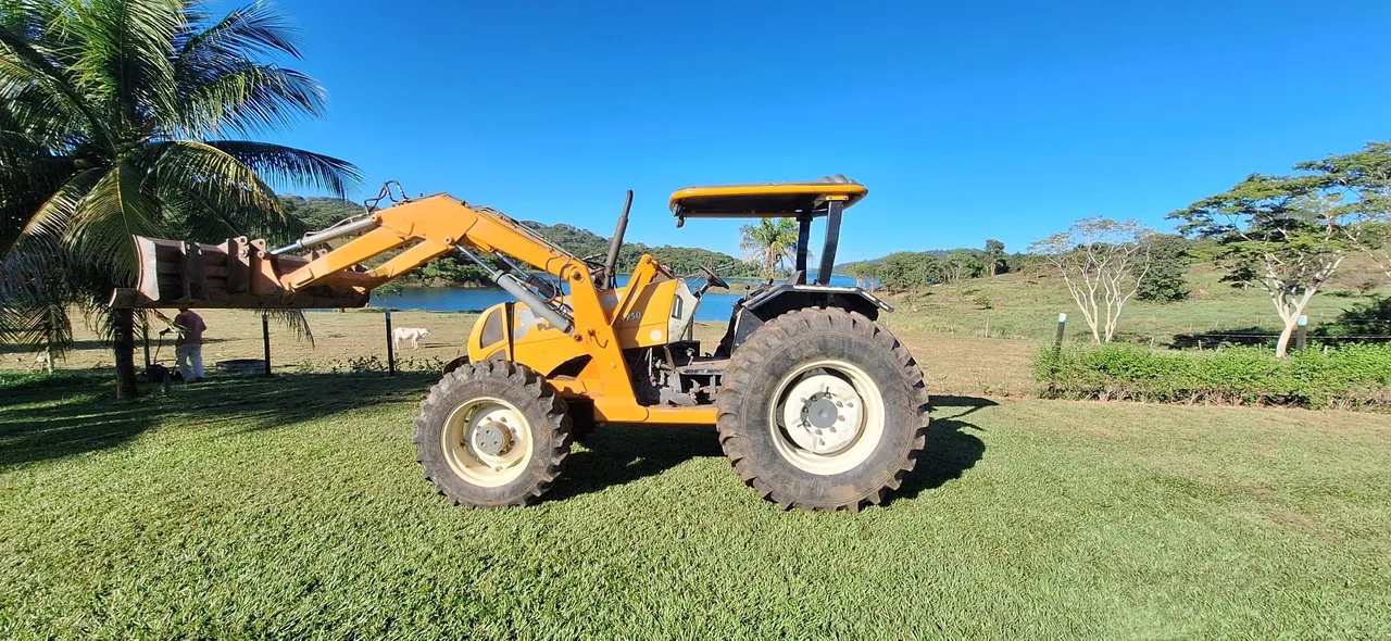 "trator com concha" - Tratores e máquinas agrícolas no Brasil