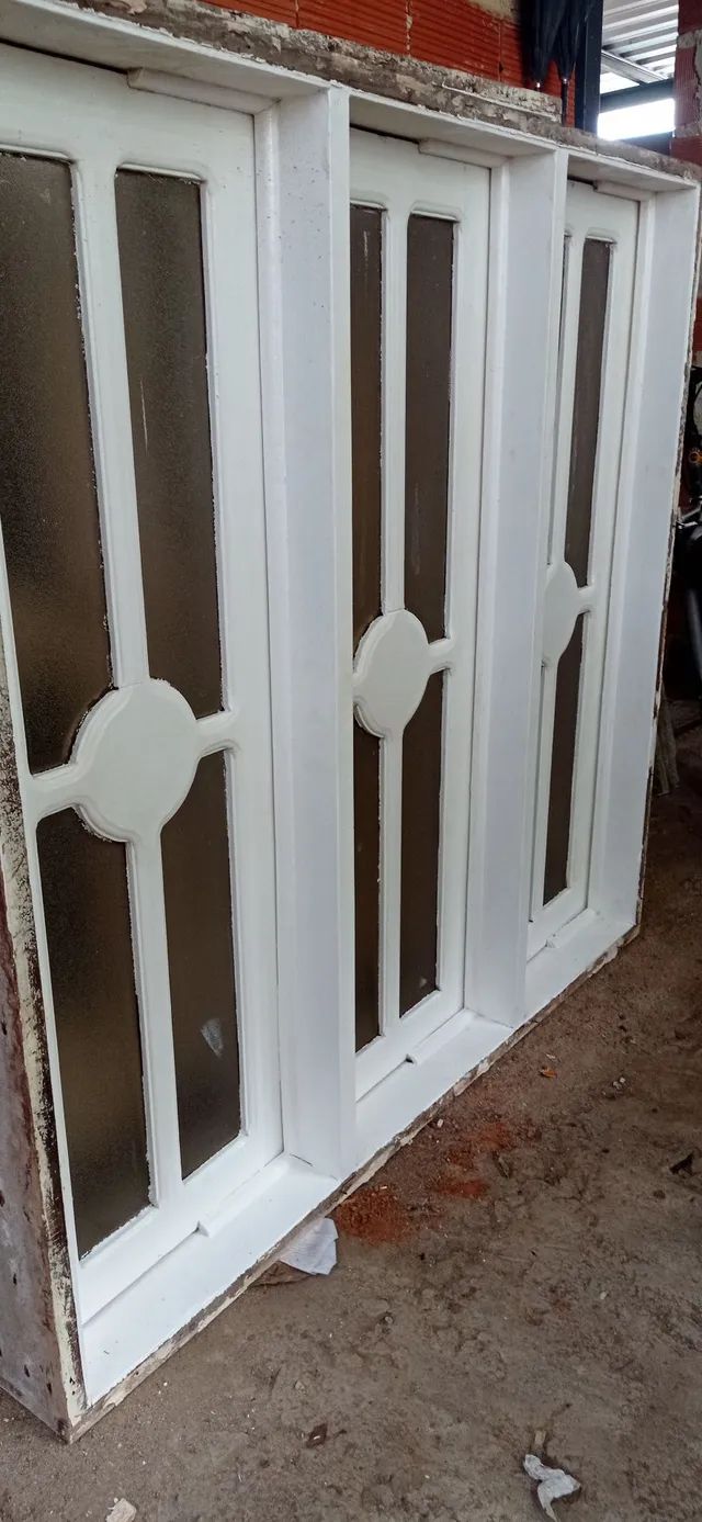 "janela pivotante de vidro" no Brasil