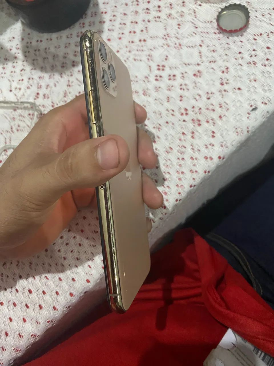 Vendo um iPhone 11 Pro Max todo filé sem nenhum defeito top de linha ...