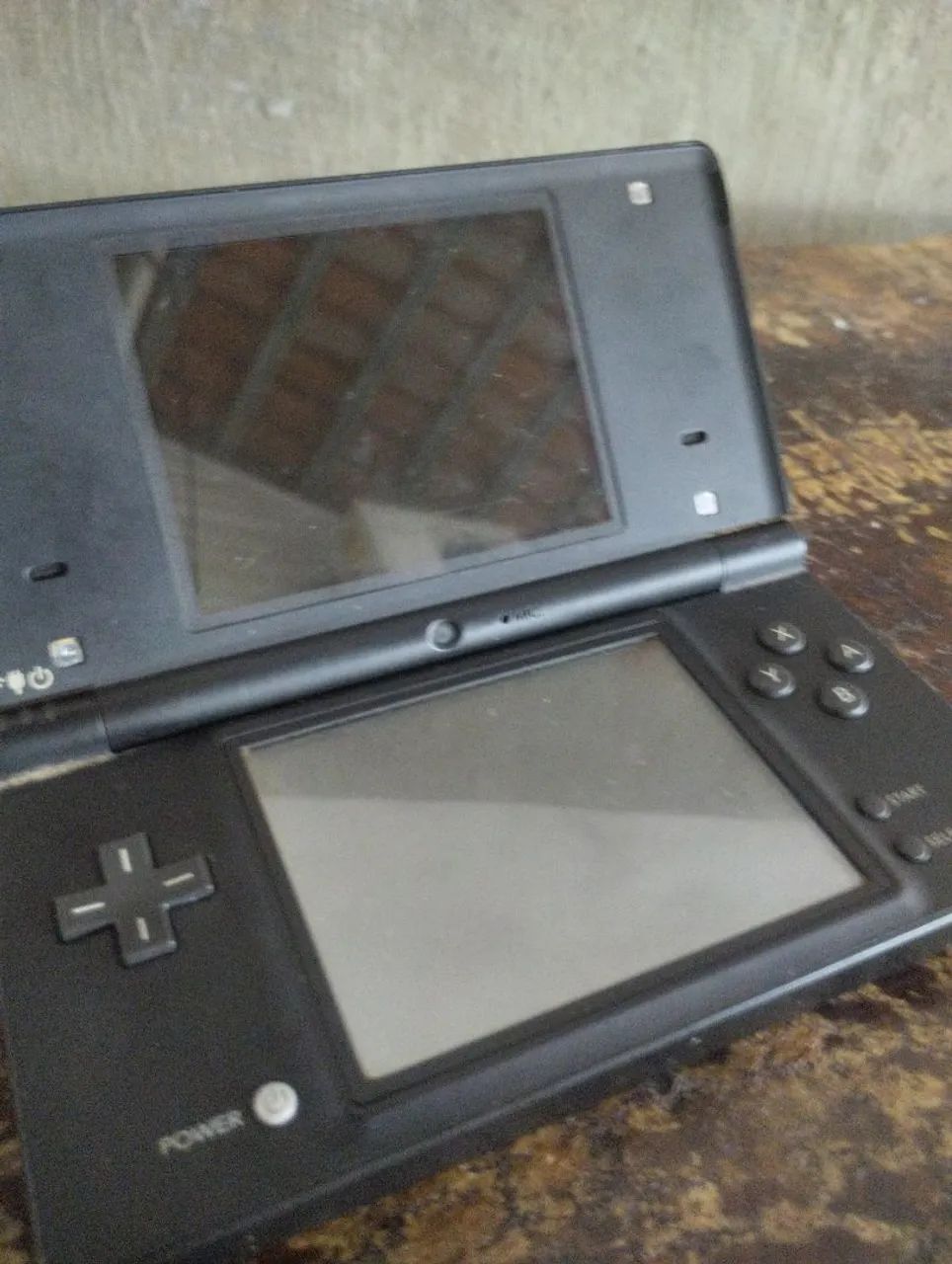 Nintendo DS sem a bateria, porém funciona como nas imagens da para ver ...