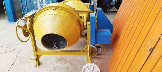 Betoneiras 400l com motor usadas e revisadas - Outros itens para agro e ...