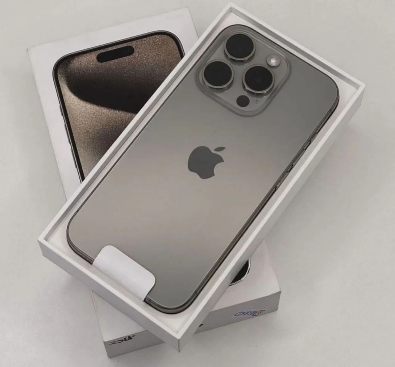 iPhone 15 pro Max 256 simi novo com a caixa - Celulares e Smartphones ...