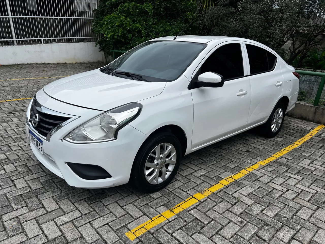 "nissan versa" - Carros Usados e Novos à venda
