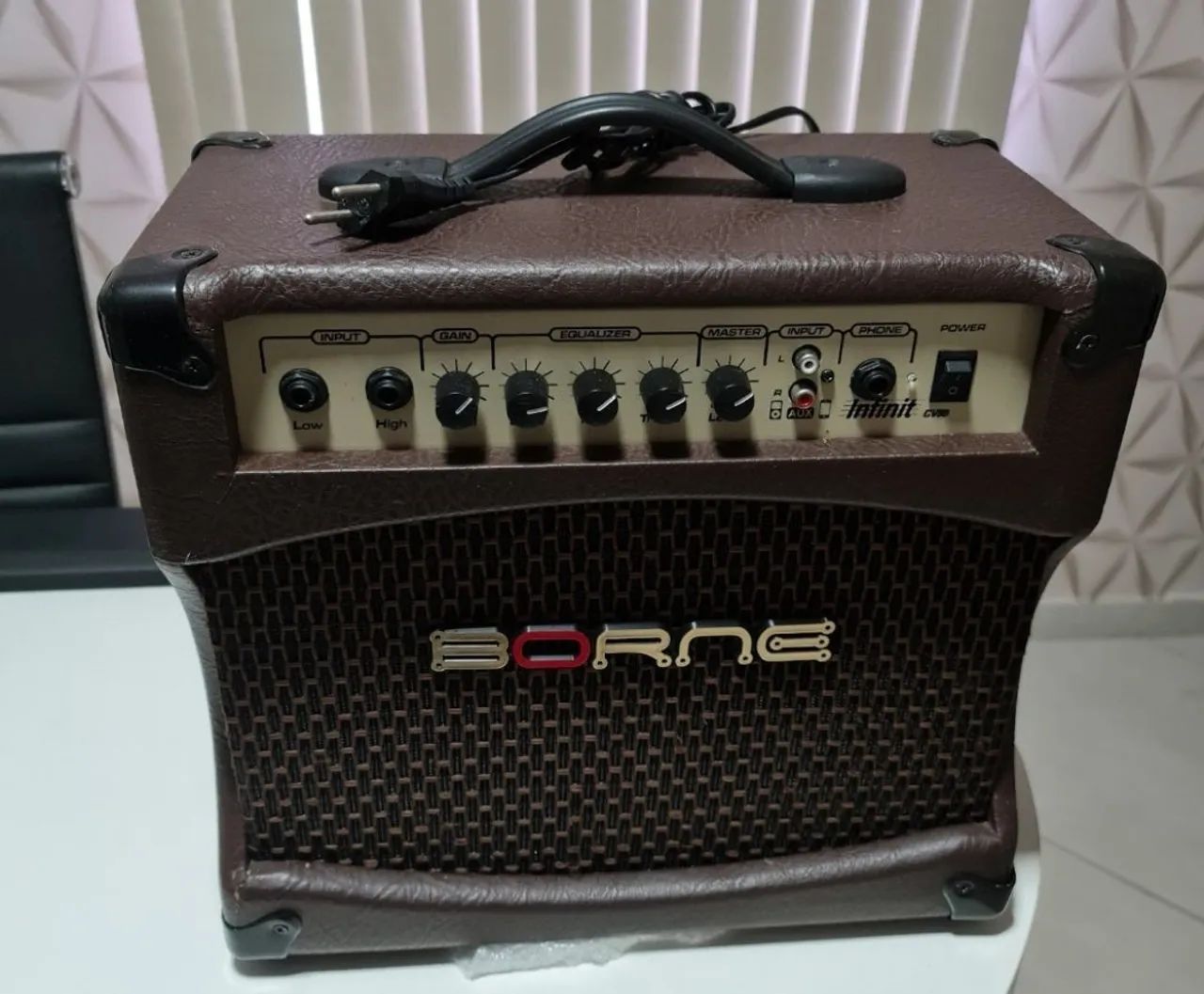 Amplificador Borne Infinit CV88 - estado de novo - Instrumentos ...