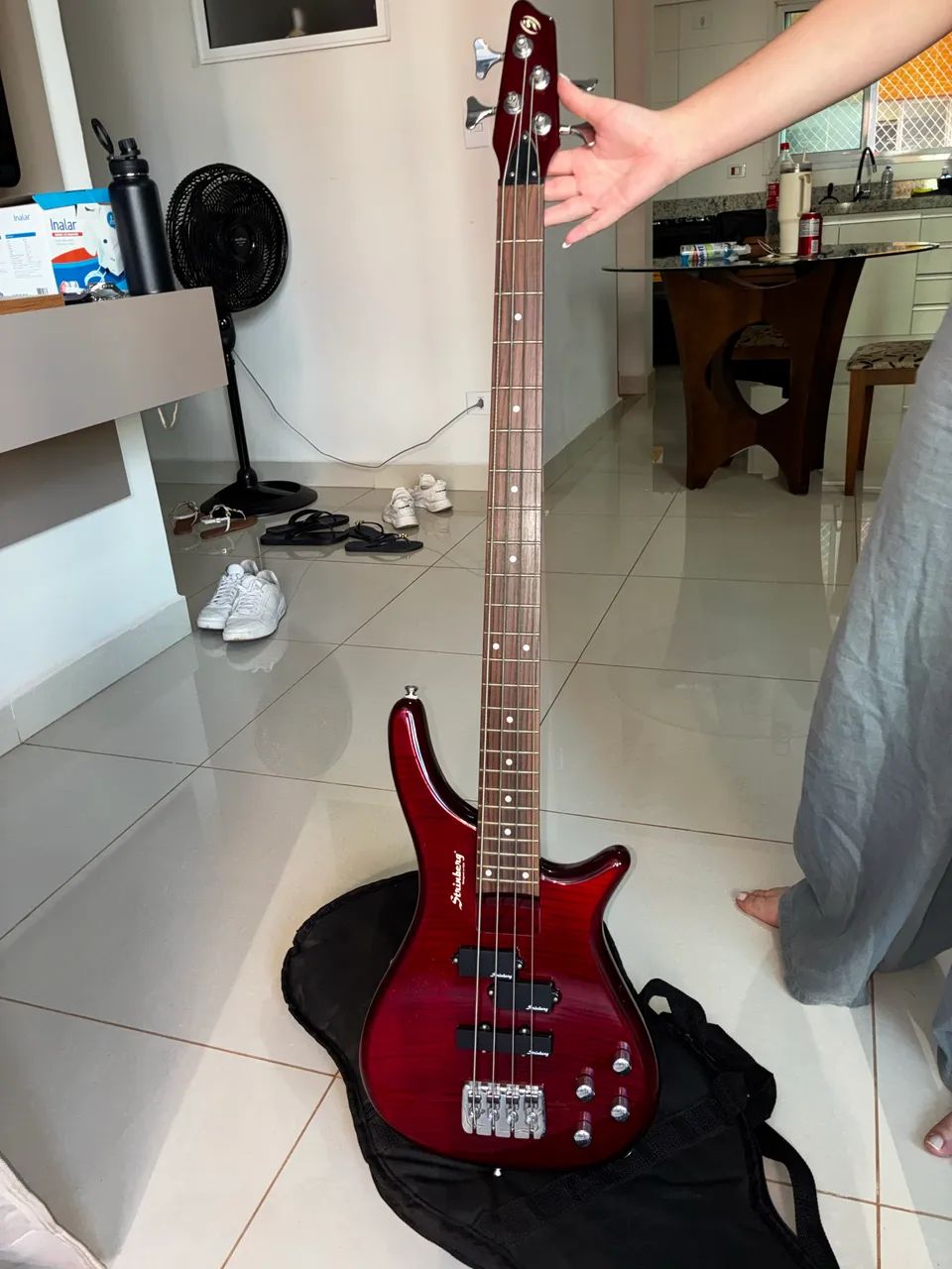 Contra-baixo Strinberg 4 cordas - Trans Wine Red - Capa inclusa - Bom estado - Instrumentos ...