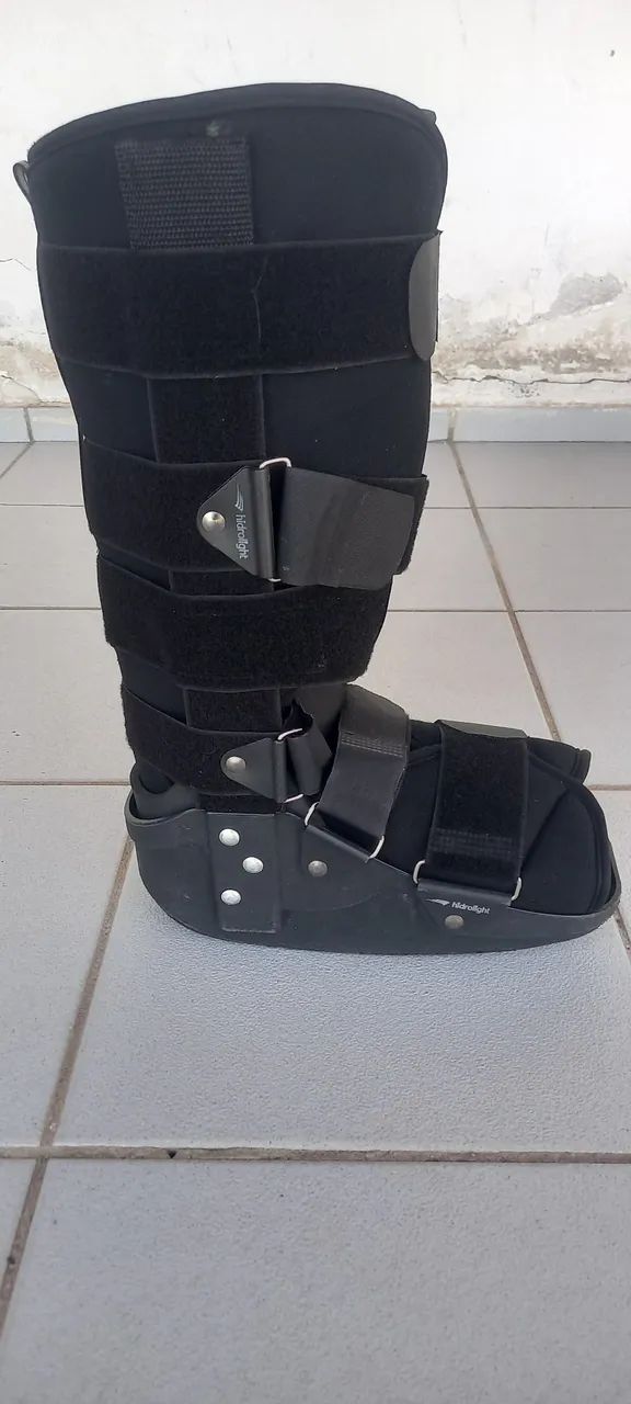 Bota ortopédica usada . - Equipamentos Médicos e Hospitalares - Vale ...