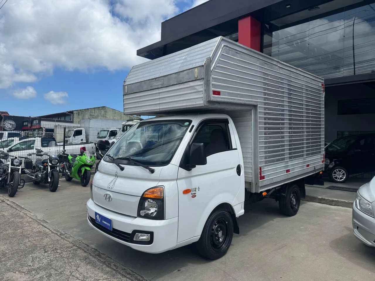 "carro bau pequeno" no Brasil