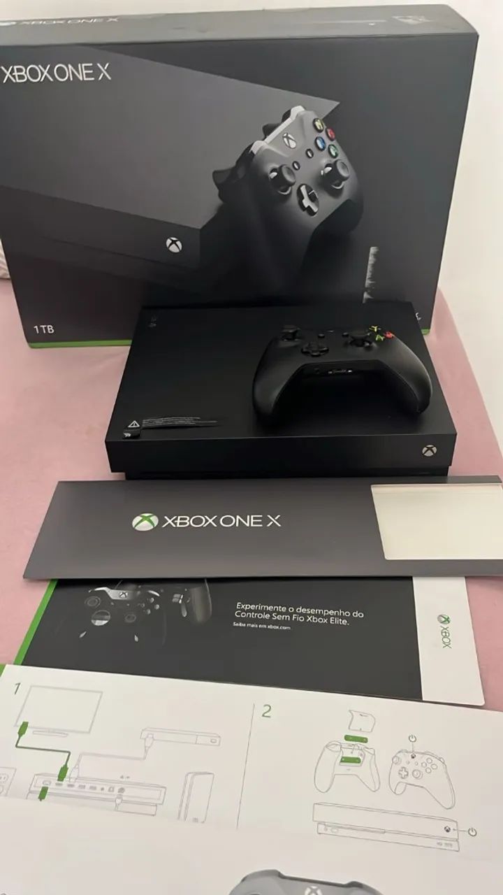 Xbox One X na caixa, serial batendo, controle, cabos, manuais + Halo 5 ...