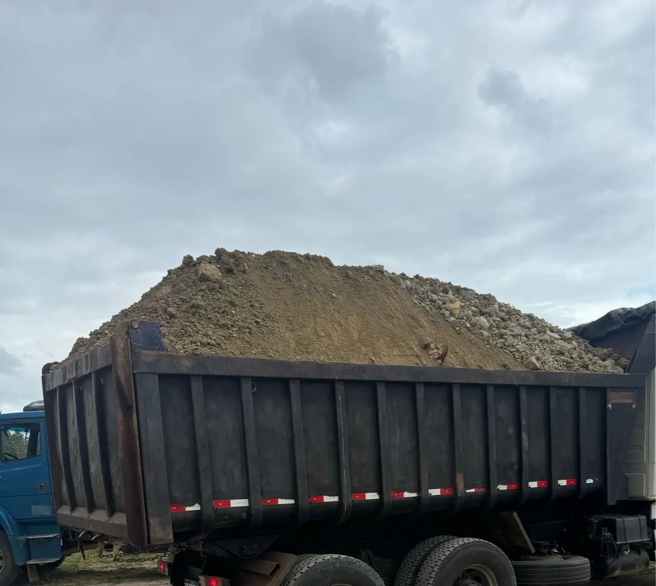 Caçamba basculante 14m3 - Caminhões - Pojuca 1384795495 | OLX