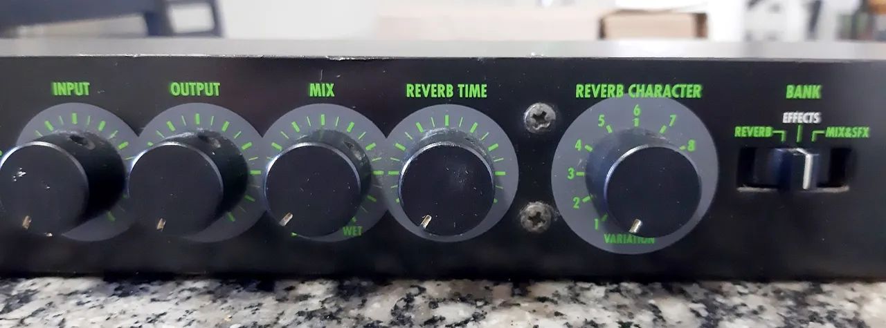 Zoom RFX-1000 - Digital Reverb & Multi Effects - Equipamentos e ...