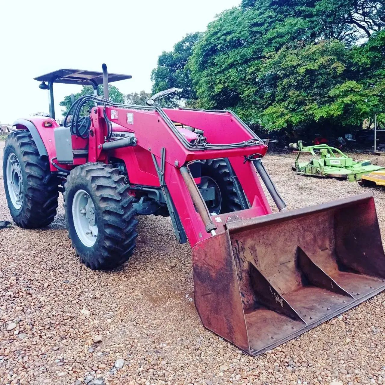 "trator com lamina e concha" no Brasil