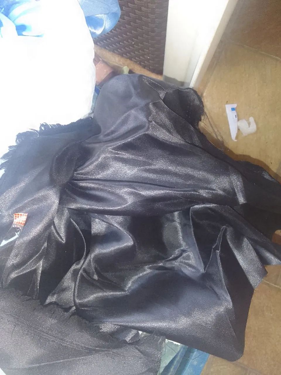 Vendo metragens de cetim azul,branco e preto. - Roupas - Paciência, Rio de Janeiro 1457829740 | OLX