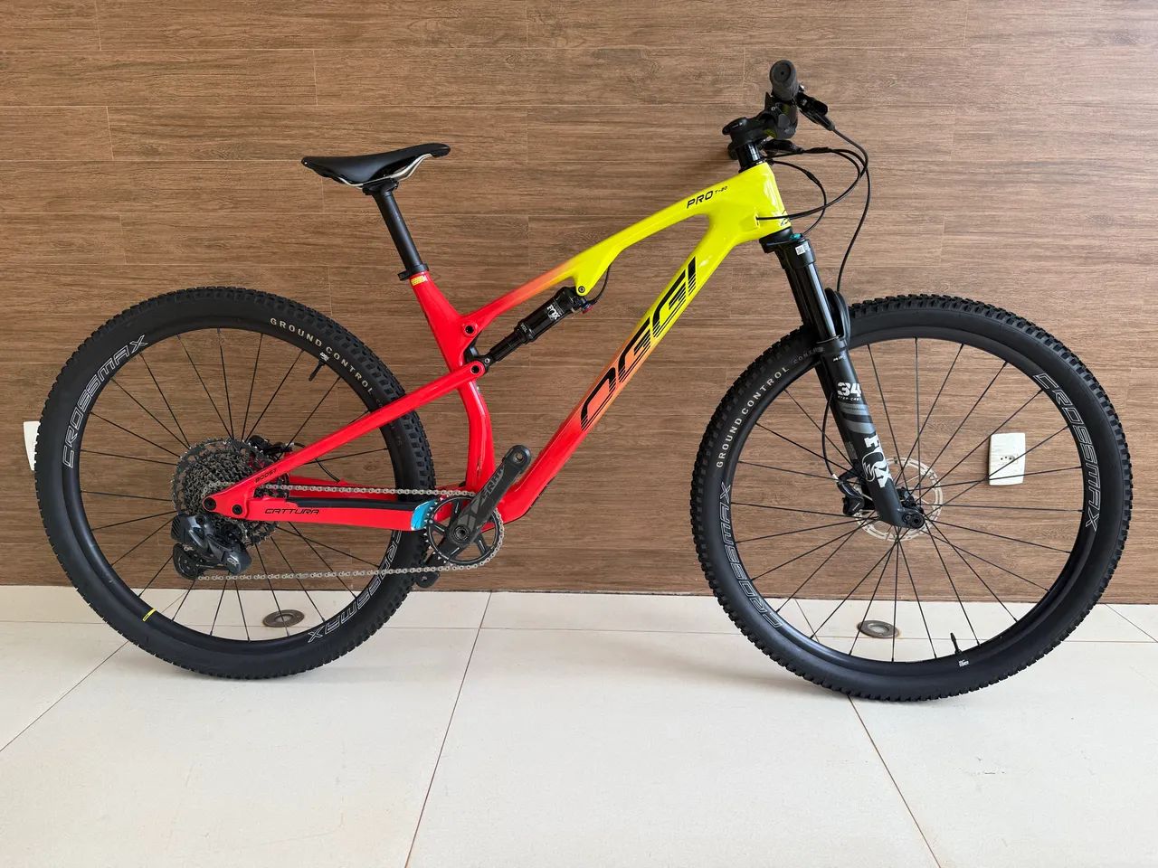 Bicicleta Oggi Cattura Com Rodas Mavic Crossmax - Ciclismo - Setor ...