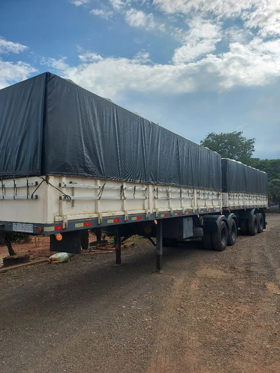 "bi trem graneleiro" - Caminhões no Brasil