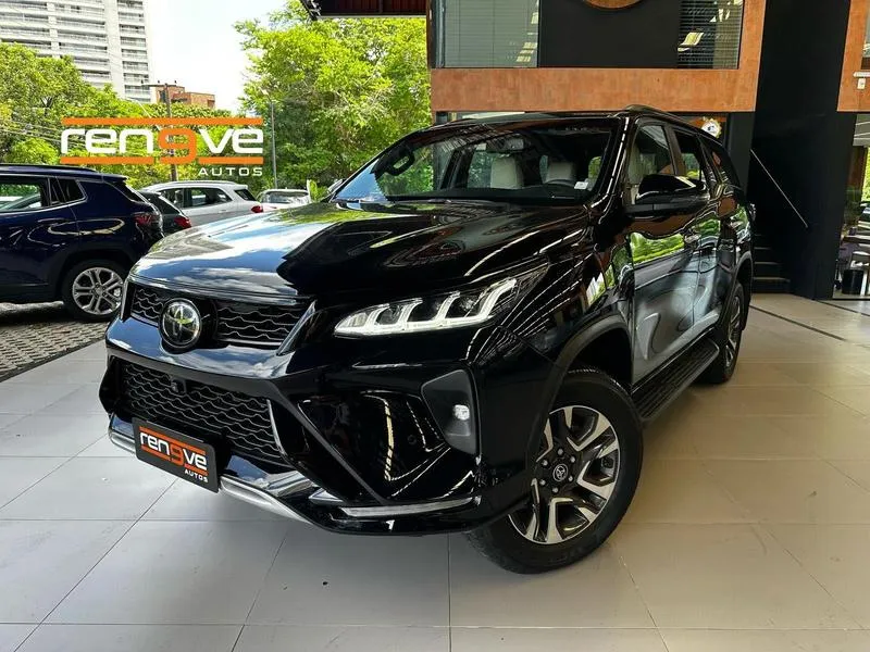 TOYOTA HILUX SW4 DIAMOND 2.8 TB 4X4 DIE. AUT. Usados e Novos