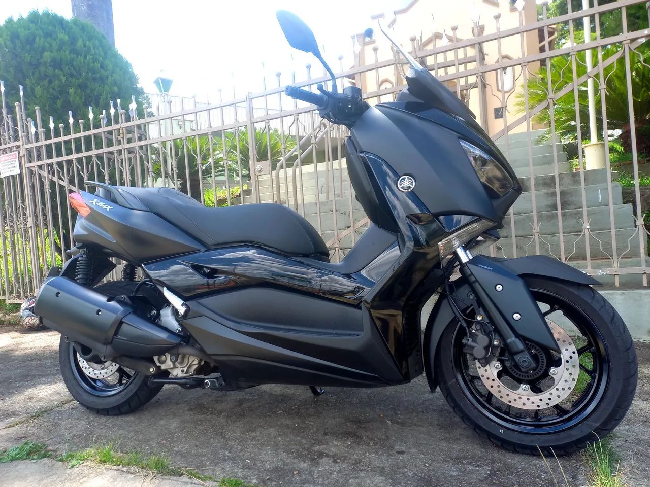 YAMAHA XMAX 250 ABS 2022 - 1372256962 | OLX