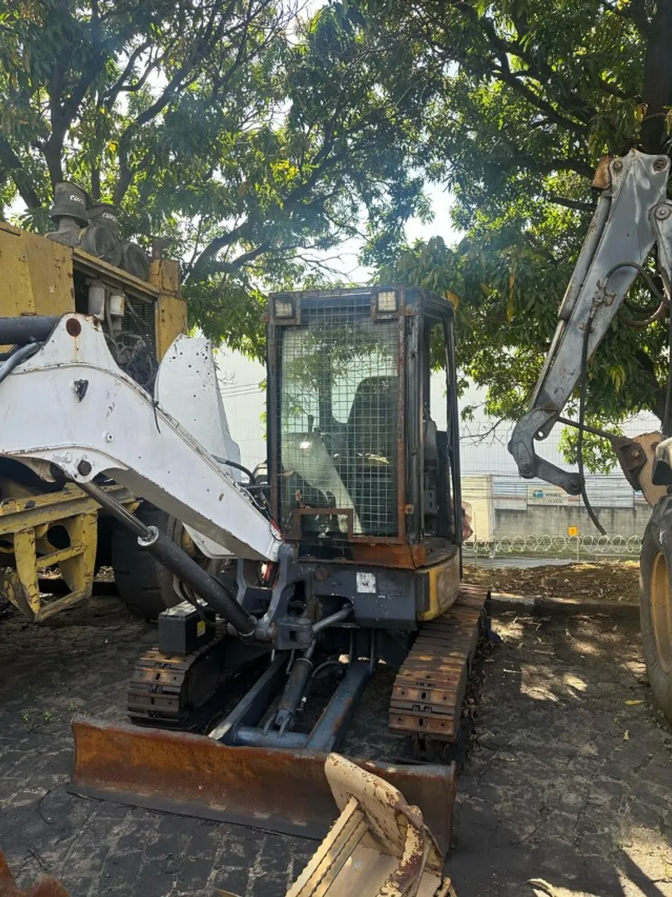"escavadeira bobcat" no Brasil