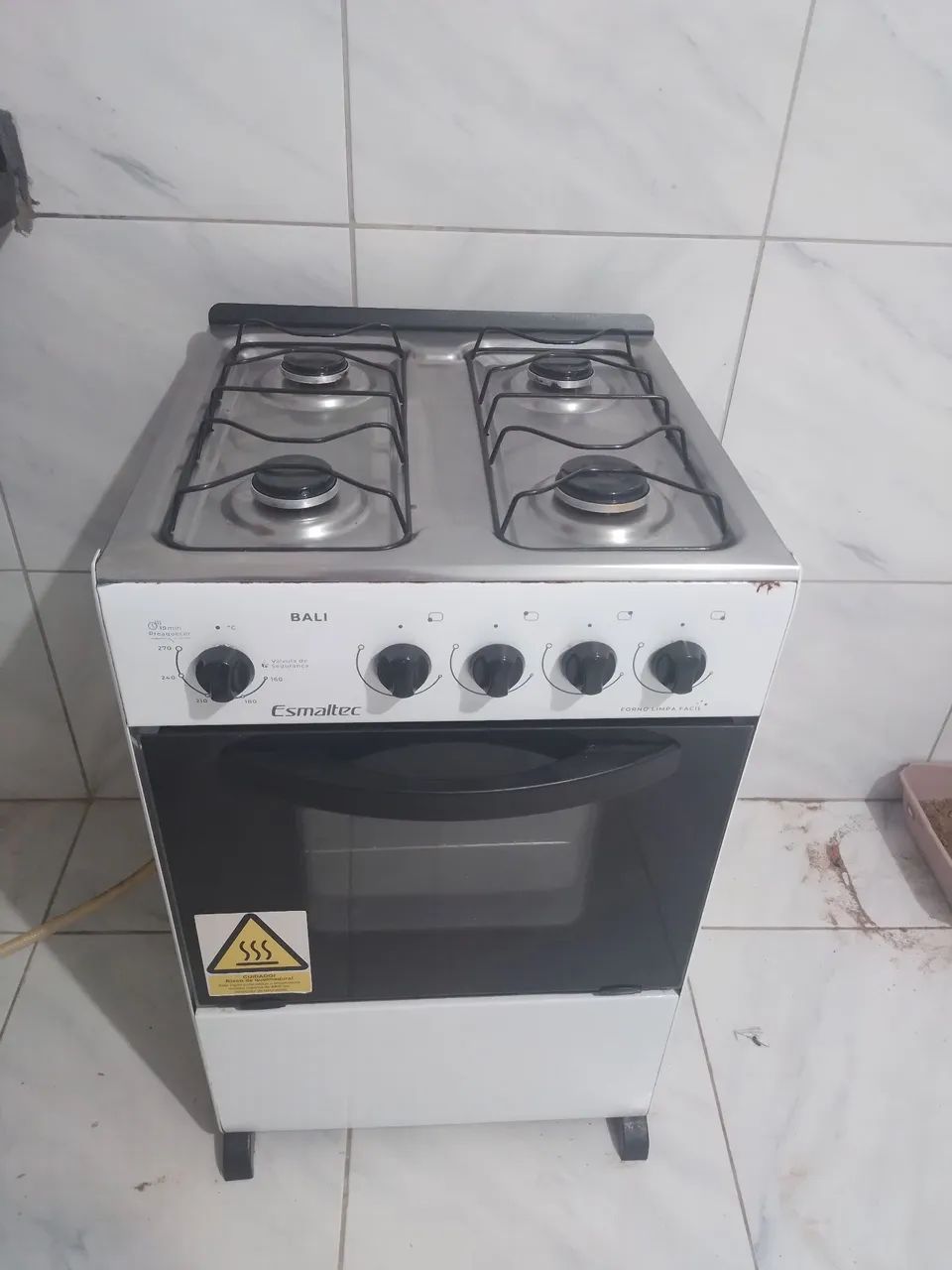 Vende-se fogão 4 bocas, bem conservado, tá funcionando tudo - Fogões e ...