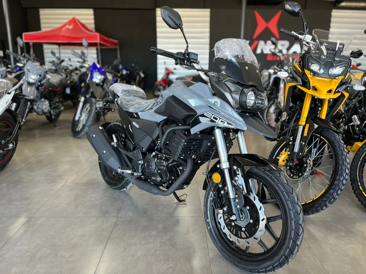 Motos SHINERAY XY 200 STORM EFI no Brasil