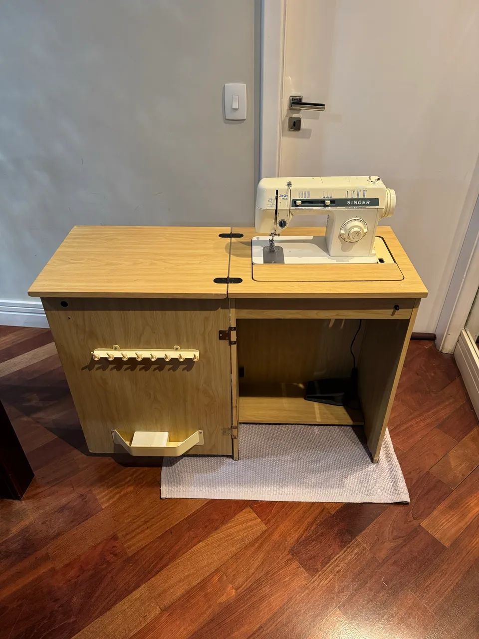 Máquina de costura Singer 2316C com gabinete para colecionador ...