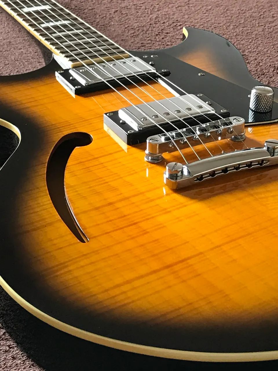 Guitarra Reverend Manta Ray Semi Hollow Tobaco Burst ñ gibson ES-339 ...