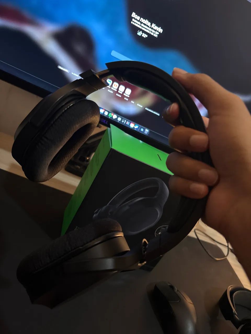 Fone Razer Barracuda X com pecinha de rotação quebrada - Fones de ...