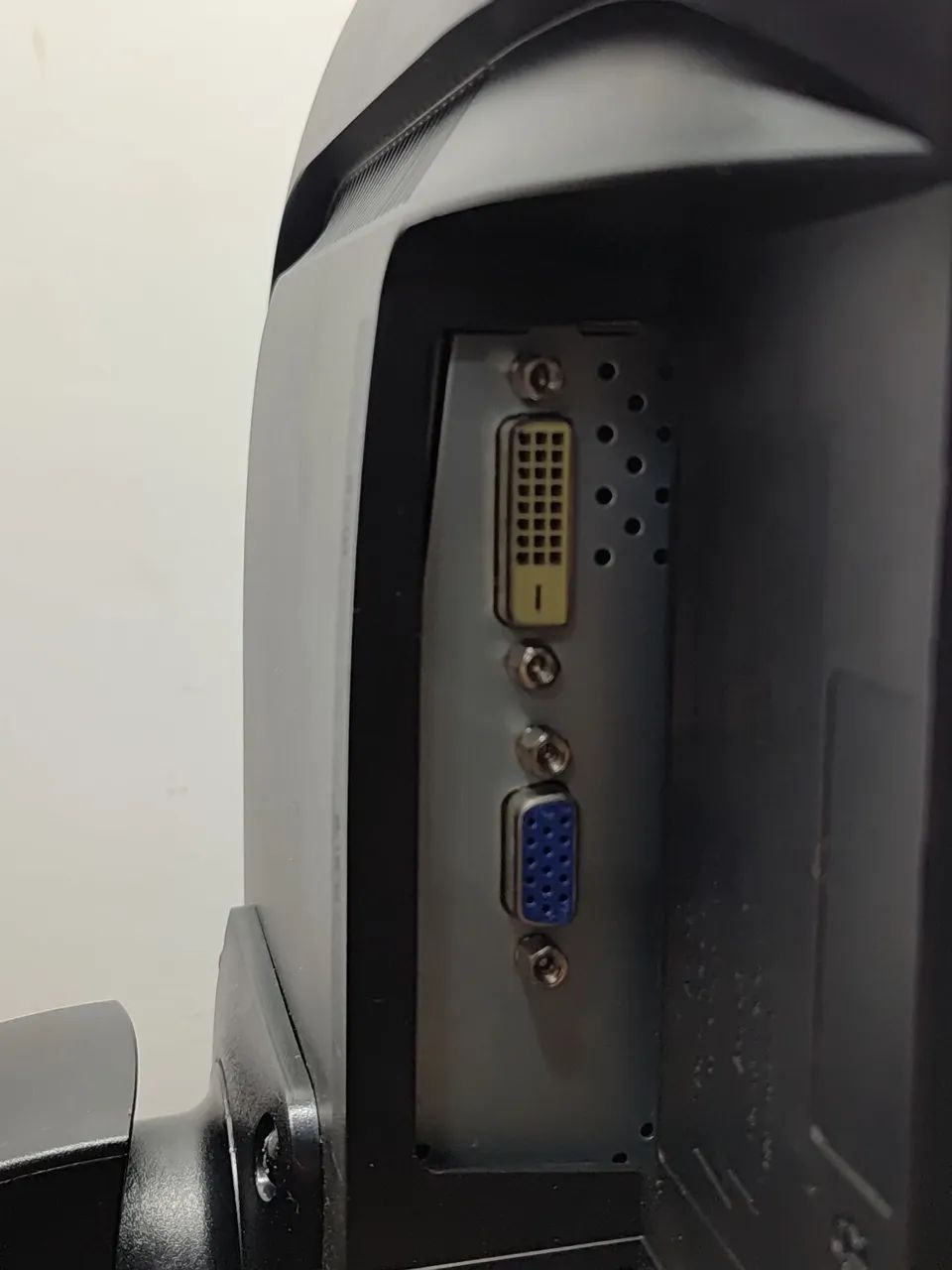 Monitor LED Widescreen 19 Polegadas base giratória ( 3 meses de ...