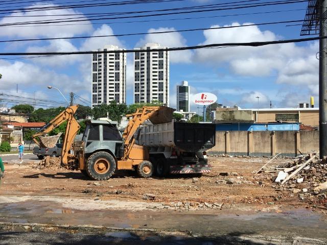 "retroescavadeira com rompedor" no Brasil