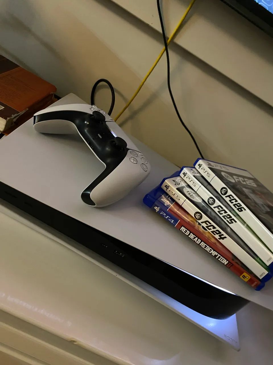 PlayStation 5 + 4 jogos - Consoles de Vídeo Game - Praia do Canto ...