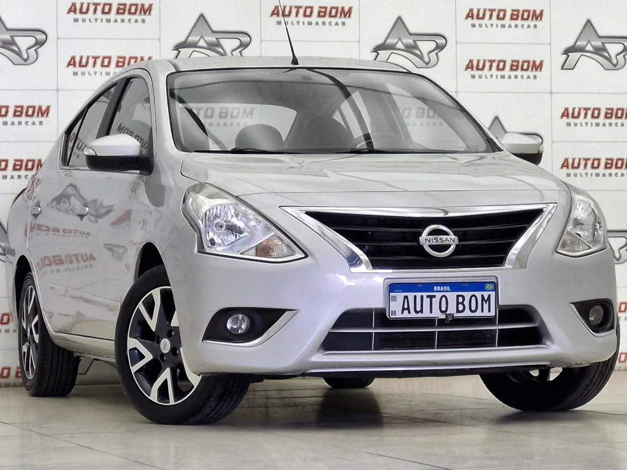 NISSAN VERSA 2017 Usados e Novos