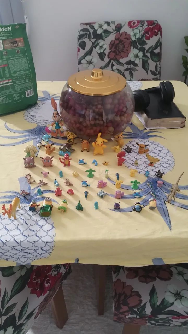 Pacote de miniaturas figure pokémon, Minions e mais - Hobbies e ...