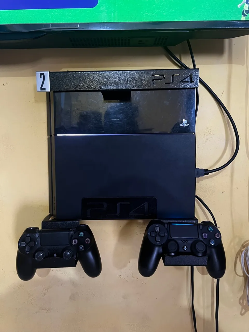 "console ps4 com 2 controles" - Consoles de Vídeo Game no Brasil