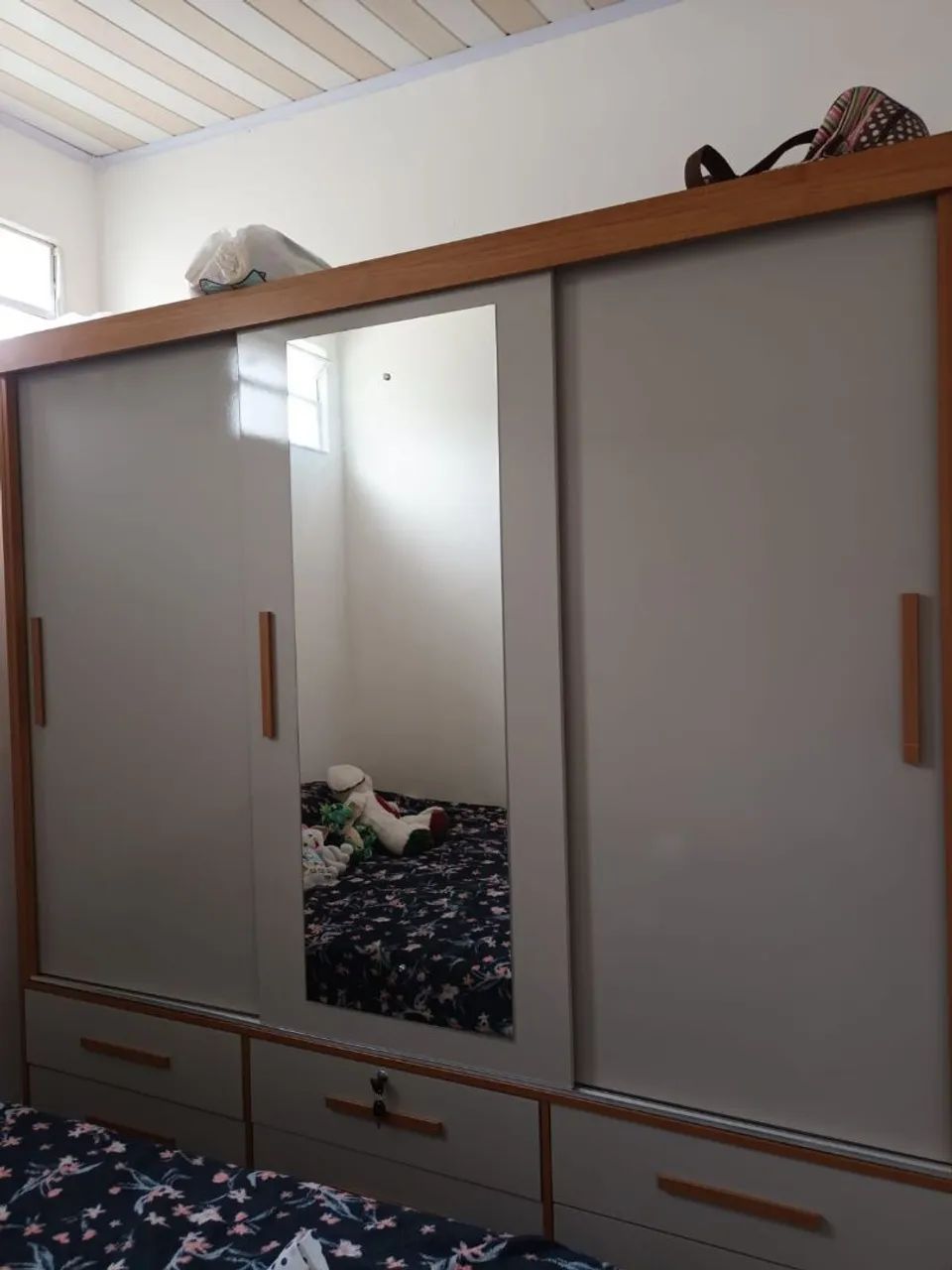 Guarda-Roupa Moderno com Espelho e Gavetas - Armários e Guarda-Roupas ...