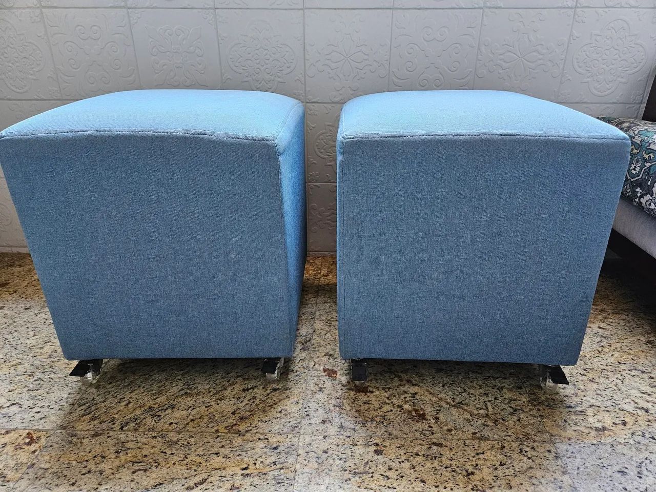 Par de Puffs Azuis - Bancos e Cadeiras - Miramar, João Pessoa ...