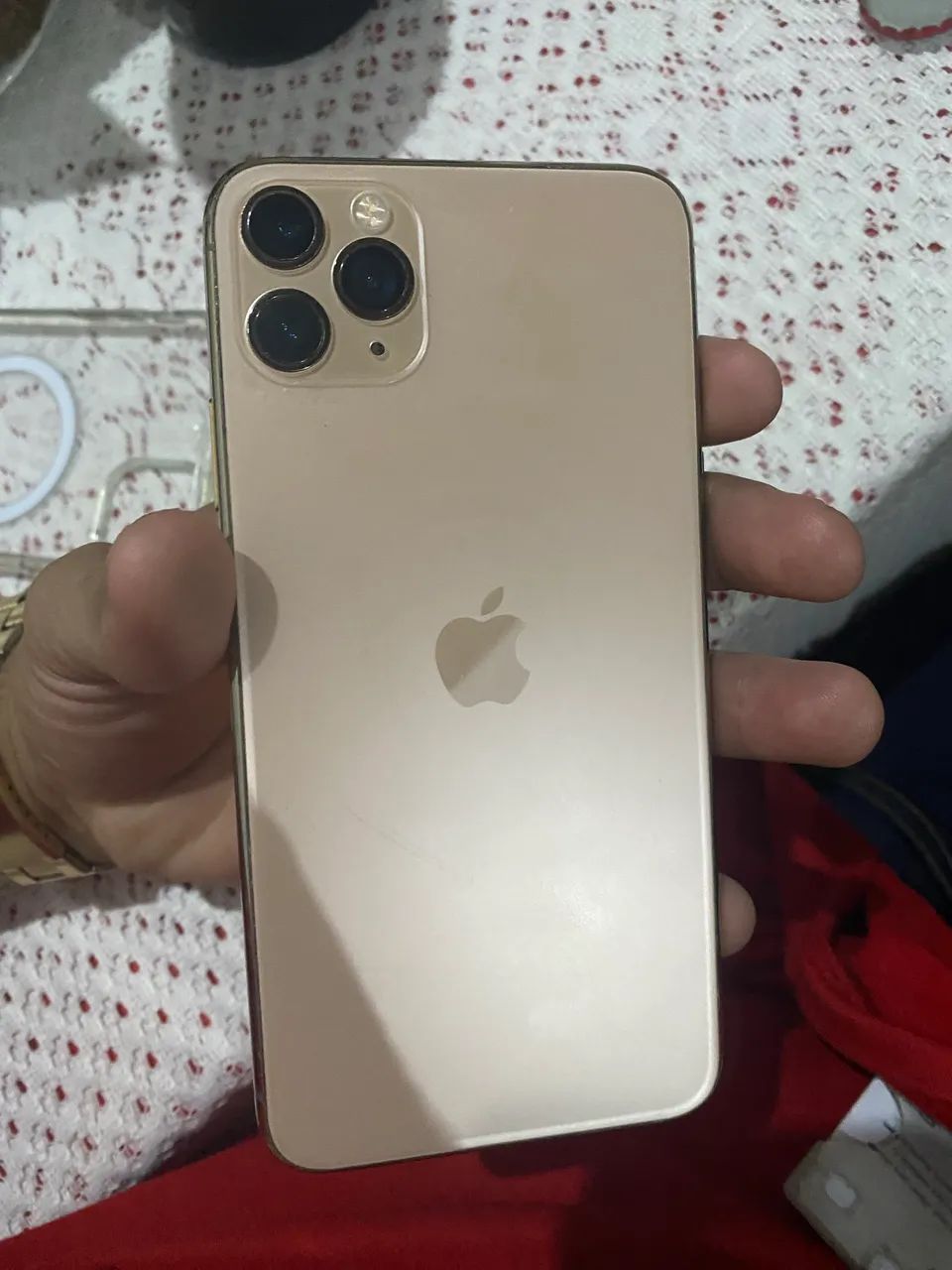 Vendo um iPhone 11 Pro Max todo filé sem nenhum defeito top de linha ...