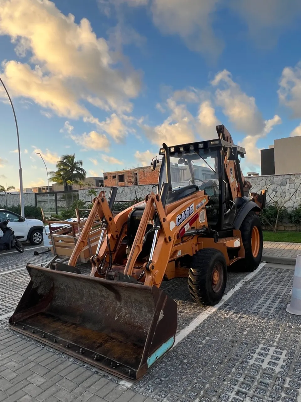 "retroescavadeira" - Máquinas pesadas para construção no Brasil