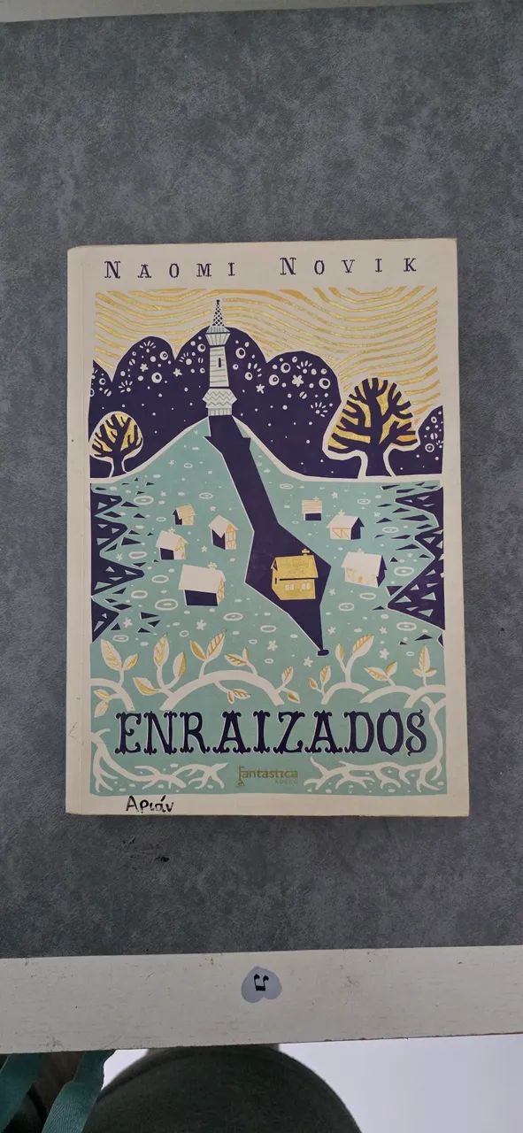 Livro Enraizados de Naomi Novik - Livros e revistas - Cohafuma, São ...