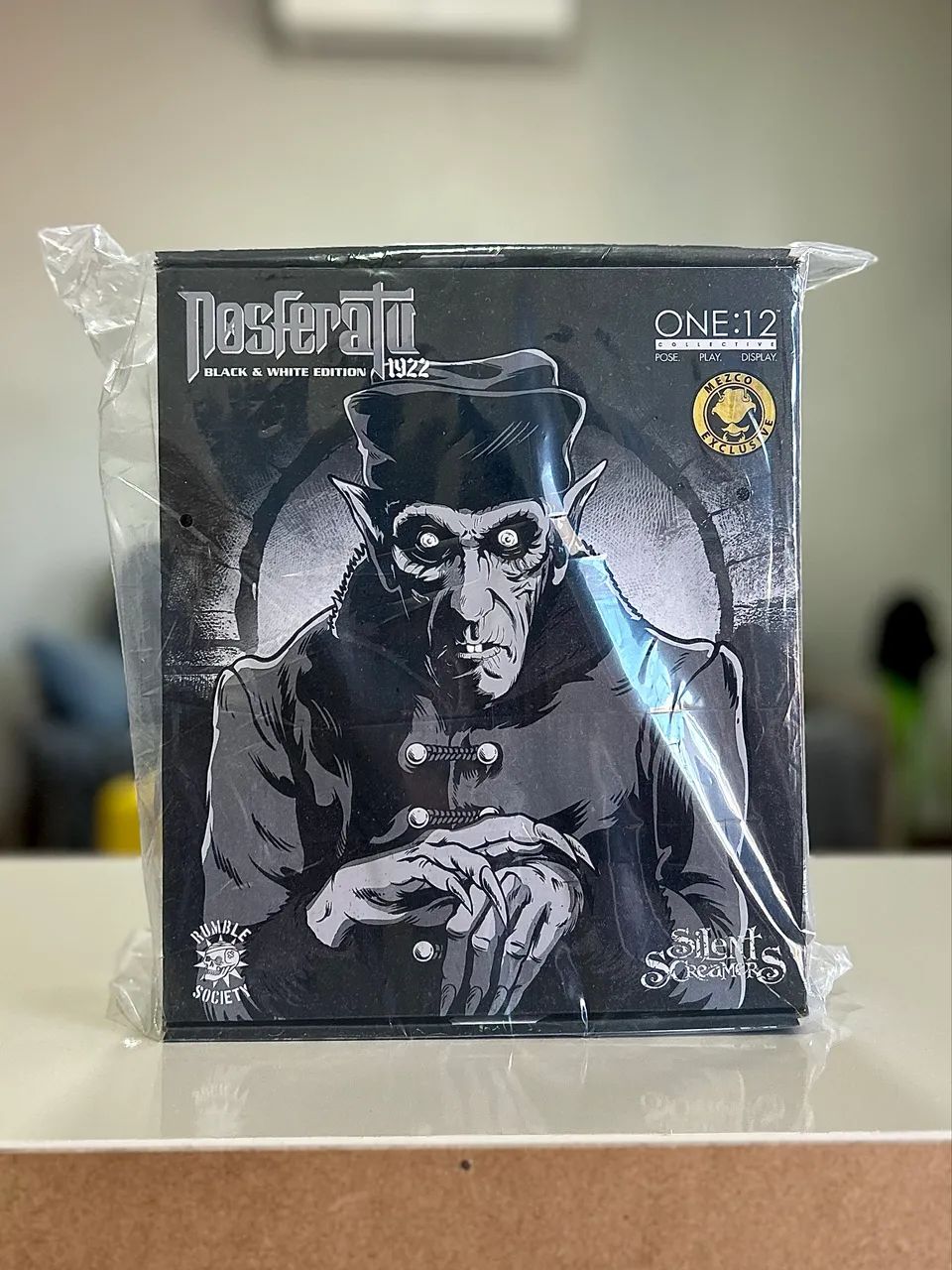 Mezco Nosferatu (1922) Black e White edition - Hobbies e coleções ...