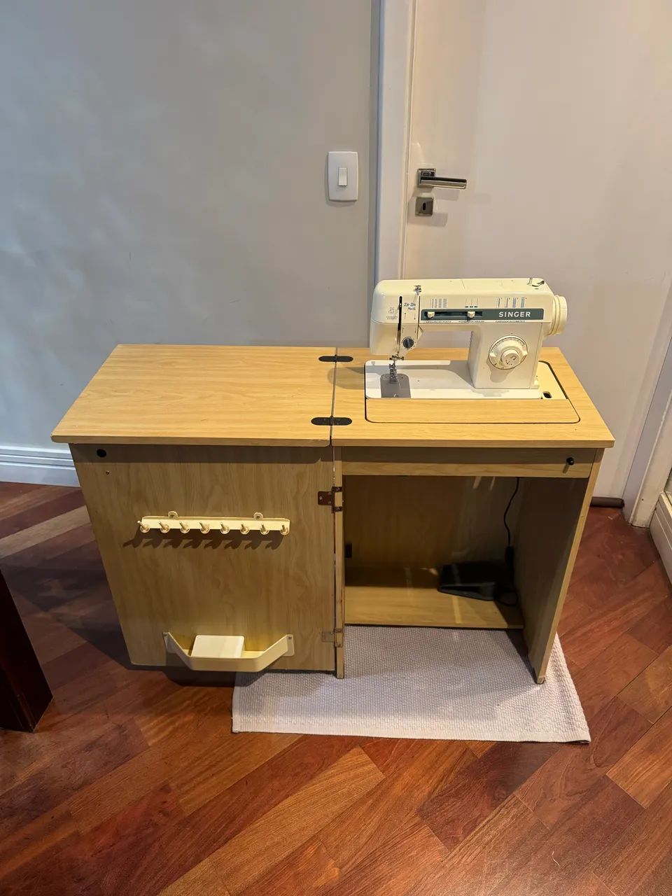 Máquina de costura Singer 2316C com gabinete para colecionador ...
