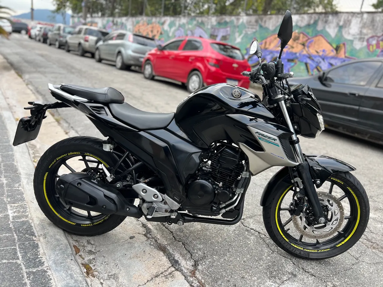 Motos YAMAHA FZ25 no Brasil