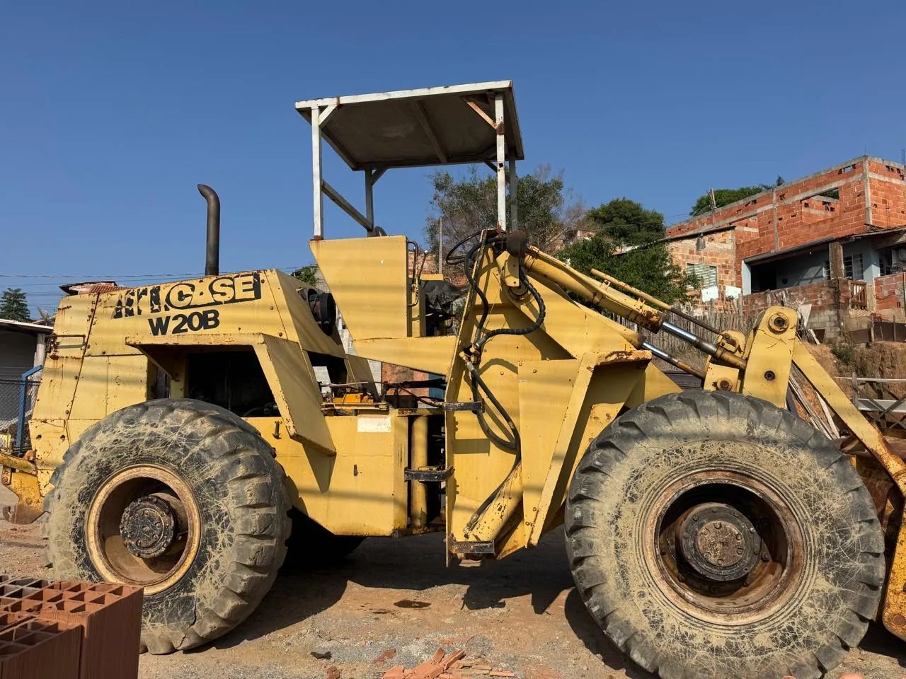 Pá Carregadeira Case W24 - Caminhões - Santa Branca 1365457117 | OLX