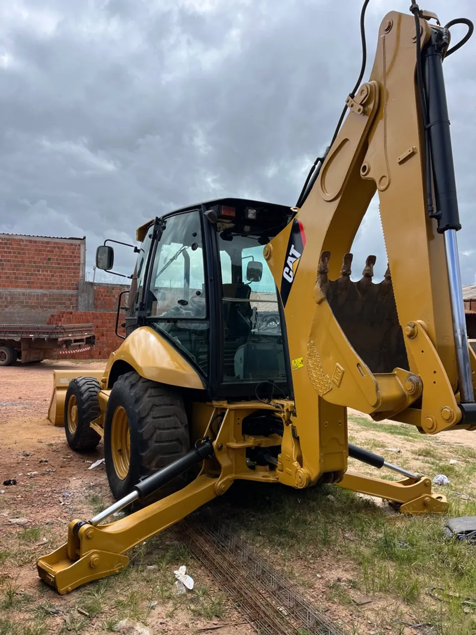 "retroescavadeira caterpillar" - Máquinas pesadas para construção no Brasil