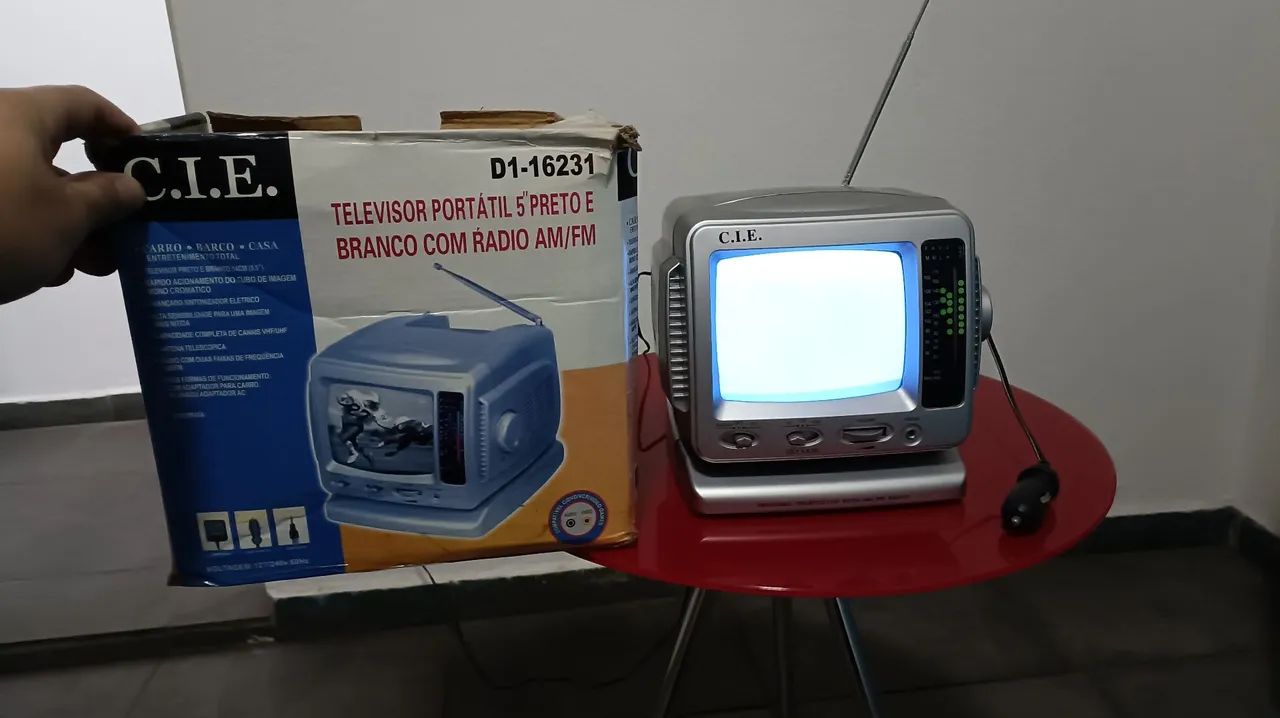 Mini tv e rádio AM FM entrada Av, 5,5 Polegadas preta e branco Raridade ...