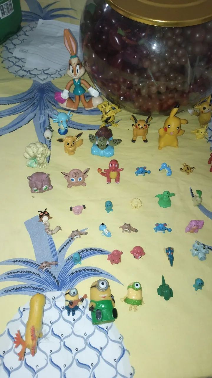 Pacote de miniaturas figure pokémon, Minions e mais - Hobbies e ...