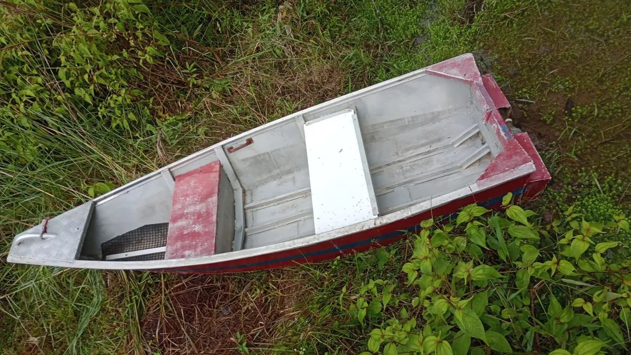 Bote de Alumínio 2,10 m - Resistente e Pronto para Uso - Esportes ...