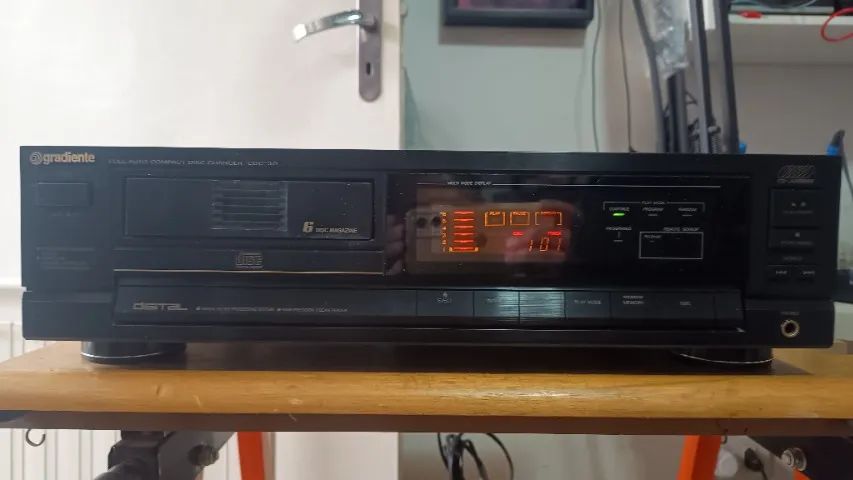 CD Player Gradiente CDC-3.0 Esotech para 6 discos - Aparelhos de Som ...