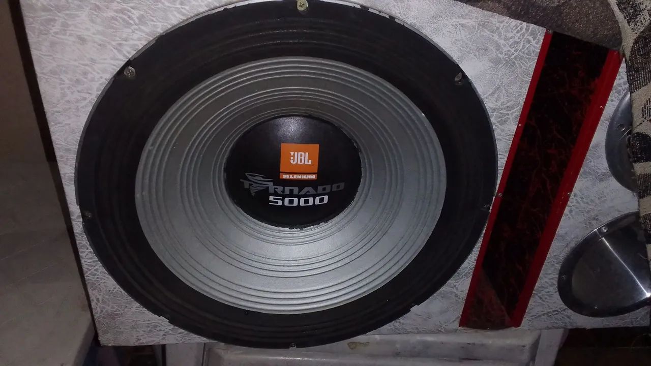 Tornado JBL de 18 polegadas 5000 , 2500 rms - Instrumentos musicais - Bandeirinhas, Betim ...