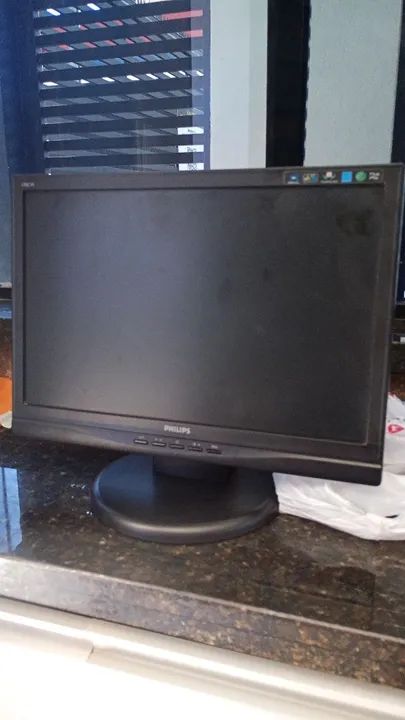 Monitor Philips LCD 17 polegadas - Periféricos e Acessórios de Computador - Recanto das Emas ...